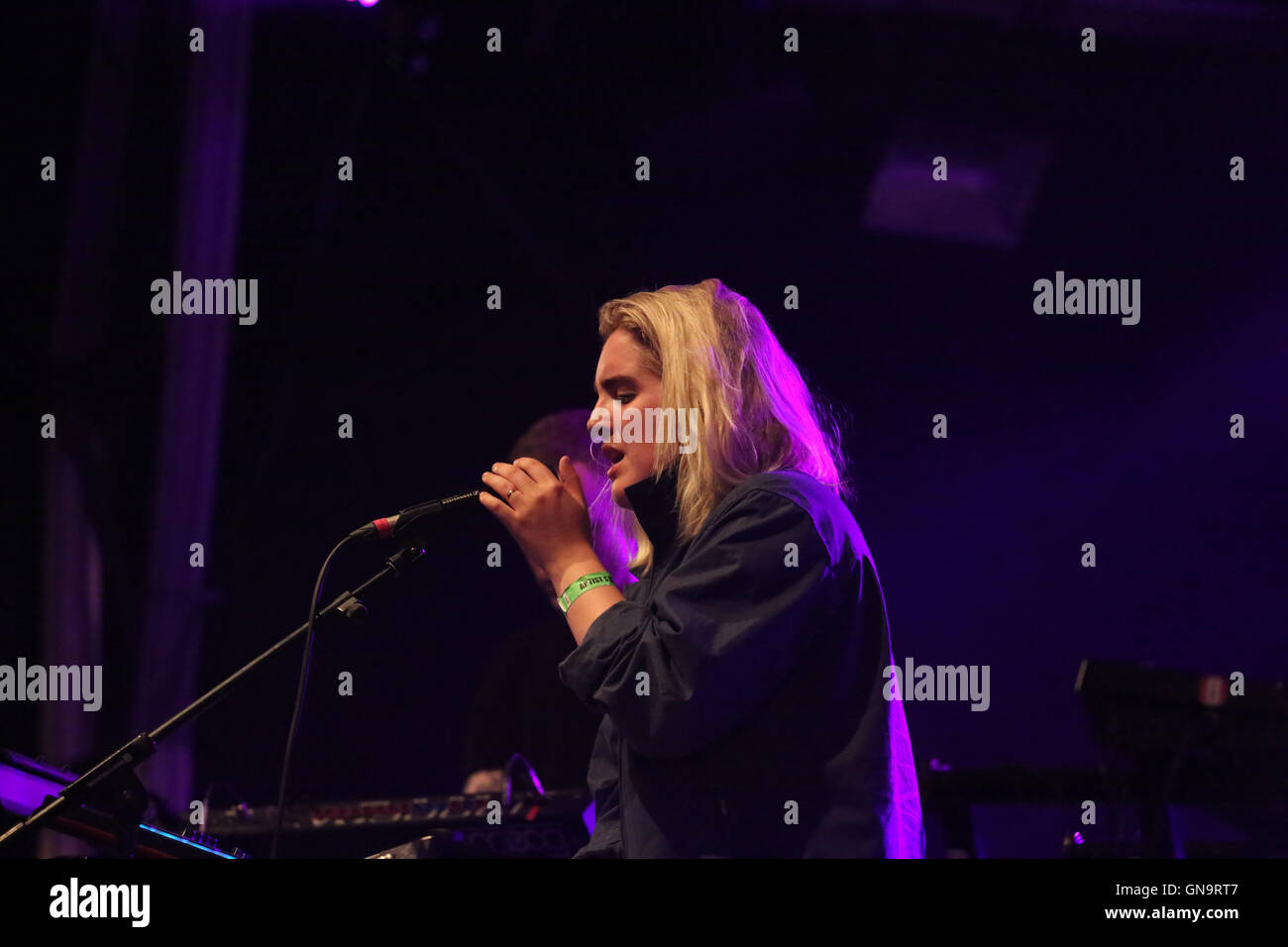 Manchester, UK. 28th Aug, 2016. Electronic Pop singer Shura on the main ...