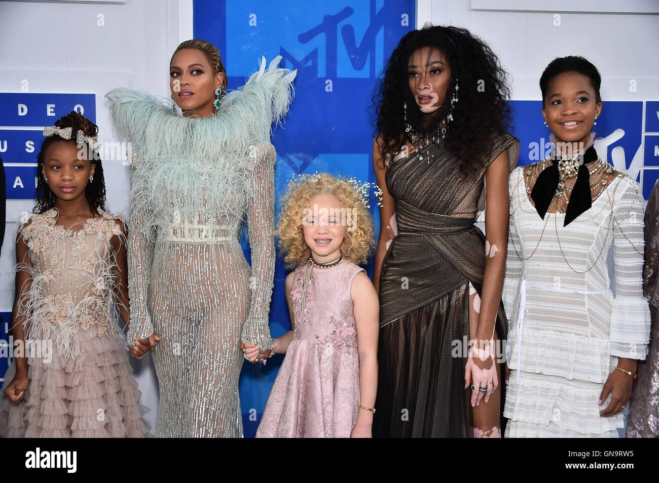 New York, NY, USA. 28th Aug, 2016. Beyonce Knowles, Chantelle Winnie ...