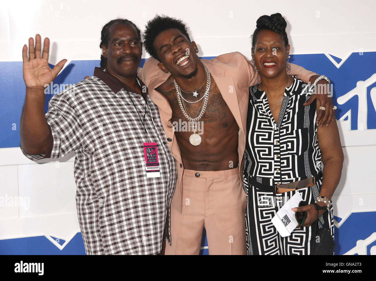 New York, New York, USA. 28th Aug, 2016. Hip hop artist DESIIGNER and ...