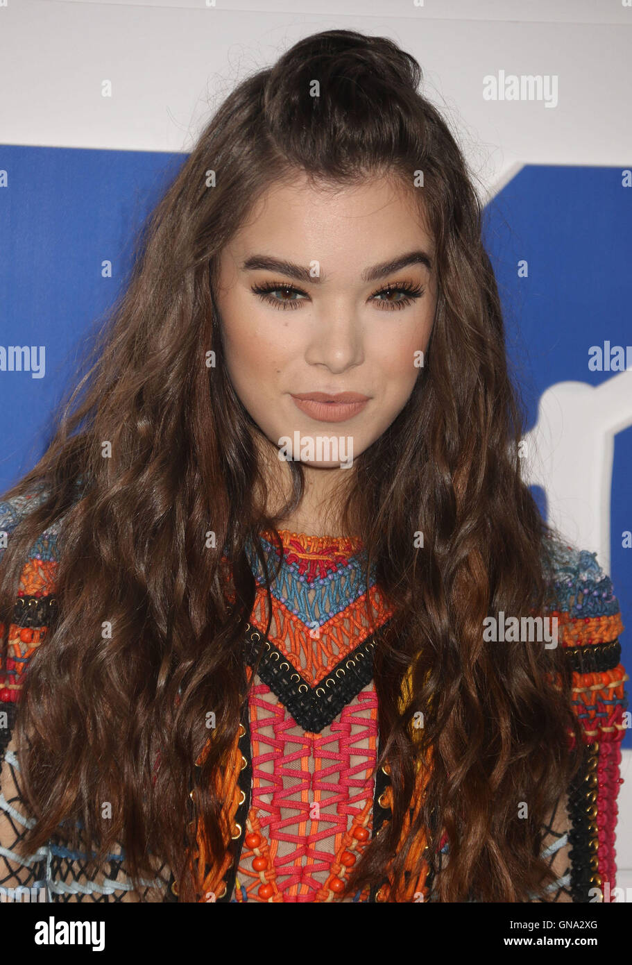 New York, New York, USA. 28th Aug, 2016. Singer/actress HAILEE ...