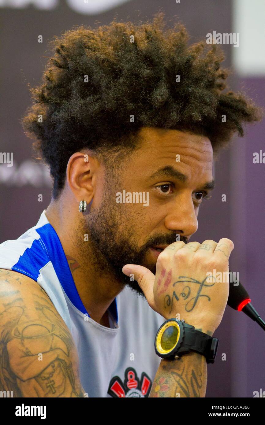 SÃO PAULO, SP - 29.08.2016: TREINO DO CORINTHIANS - Interview Cristian ...