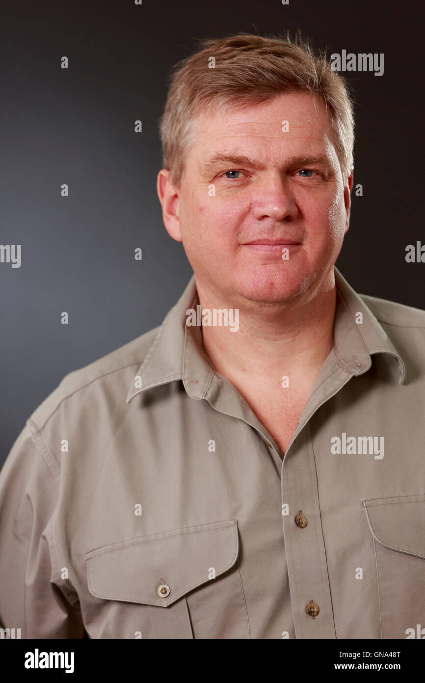 Ray mears hi-res stock photography and images - Alamy