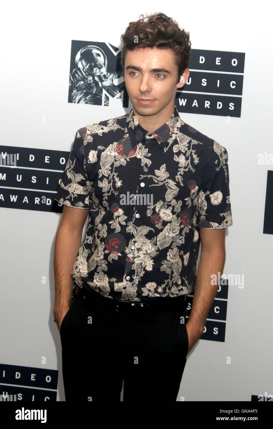 New York, New York, USA. 28th Aug, 2016. Singer NATHAN SYKES poses for ...