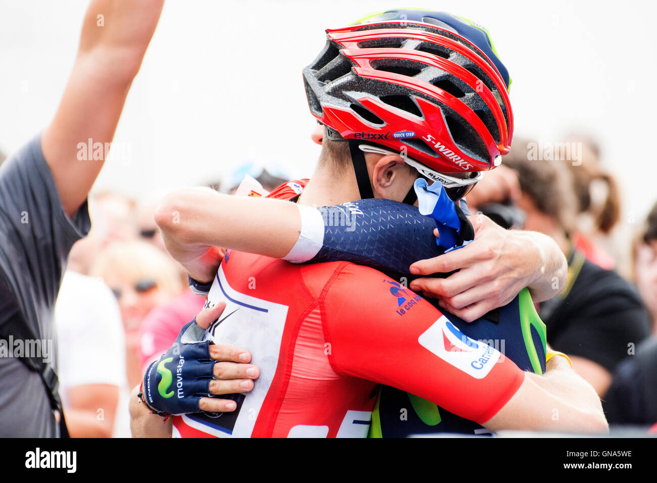 Lugones, Spain. 29th August, 2016. A hug between David De la Cruz ...