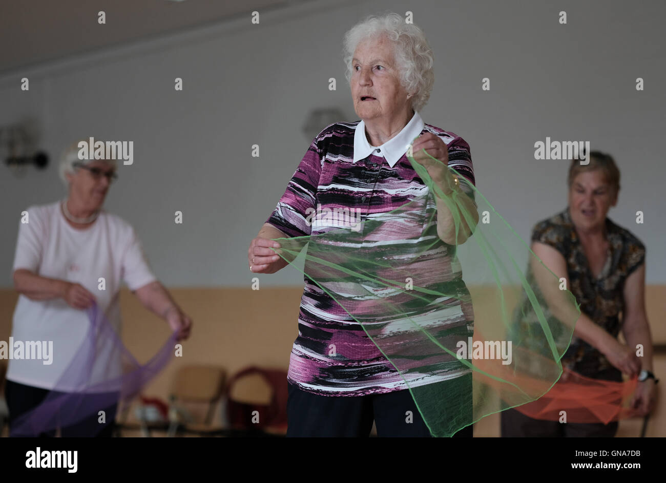 Hamburg, Germany. 29th Aug, 2016. Pensioner Edith (l-r), Kerstin ...