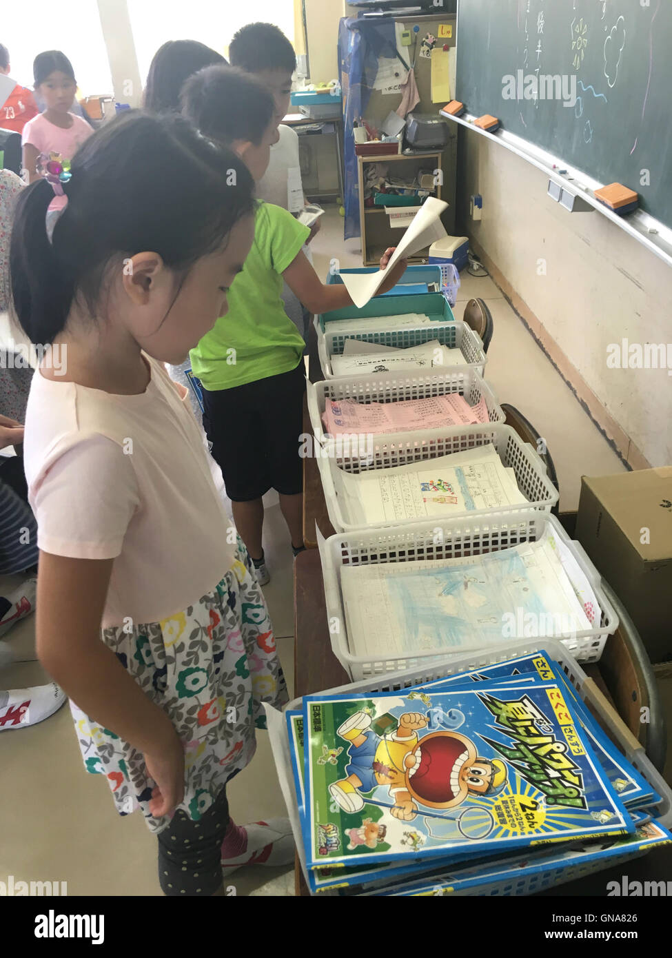 Tokyo, Japan. 30th Aug, 2016. Students hand in vacation homework on the ...