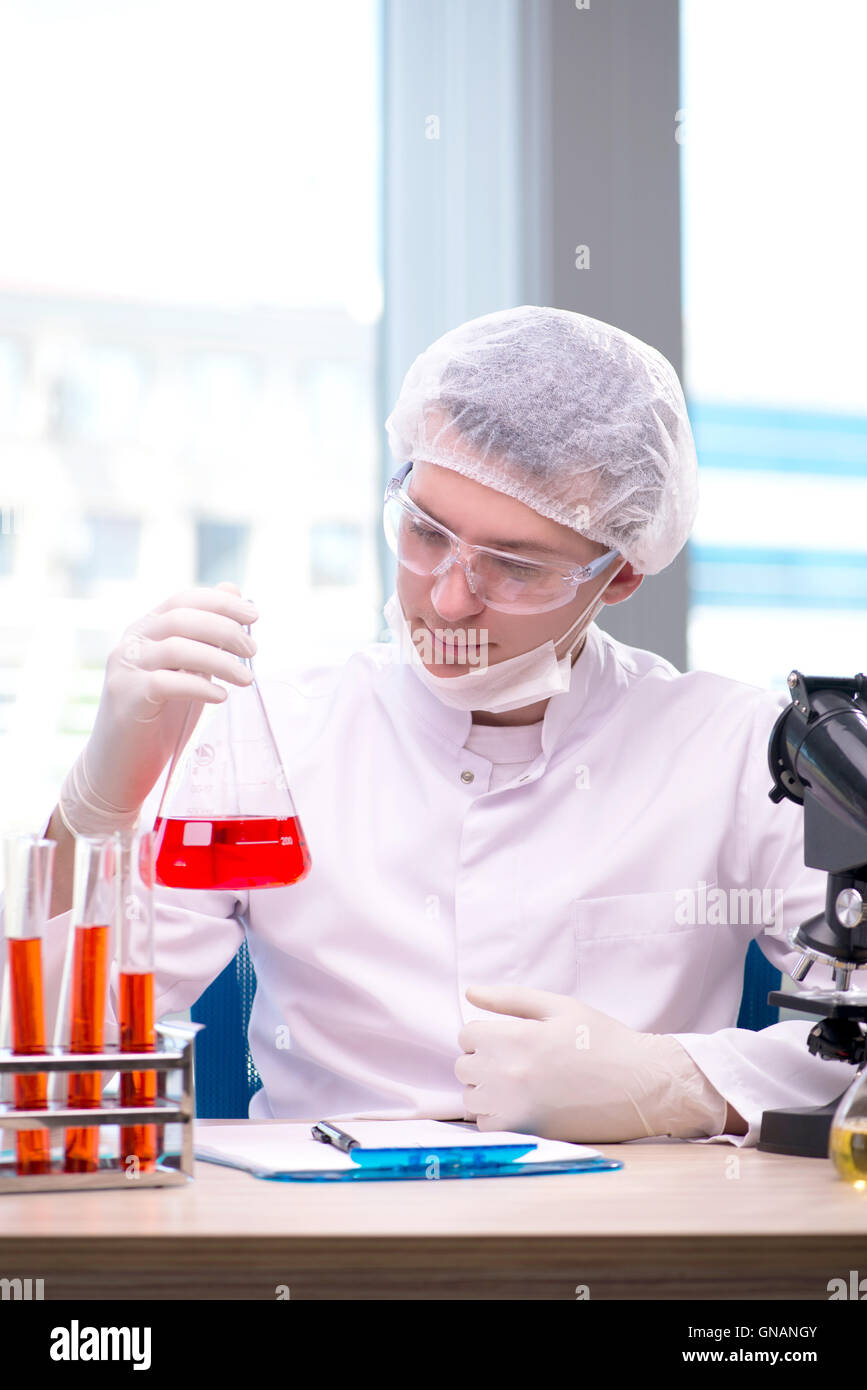 Man working in the chemical lab on science project Stock Photo - Alamy