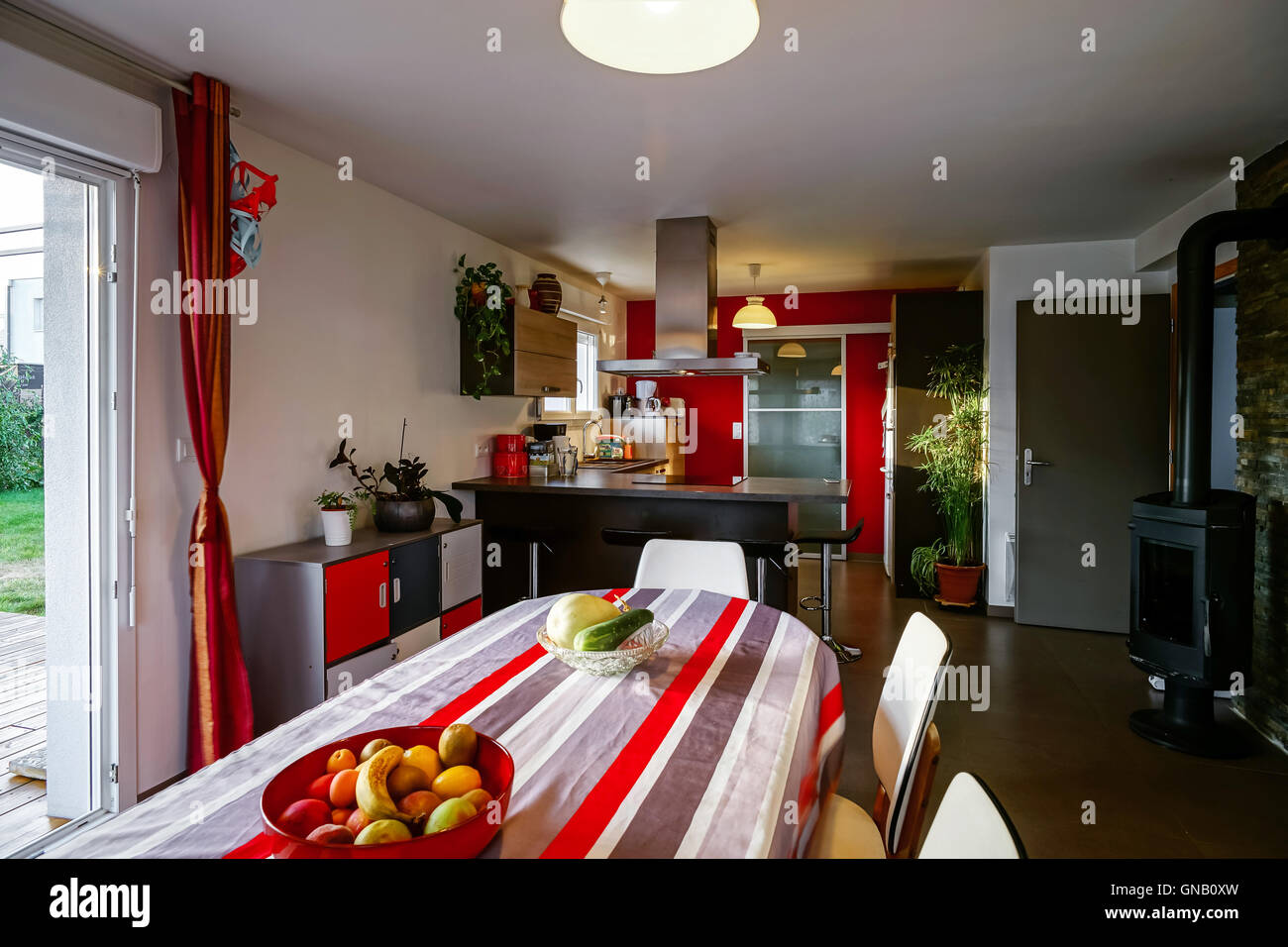 Typical suburban studio in a little house with big door to the garden ...