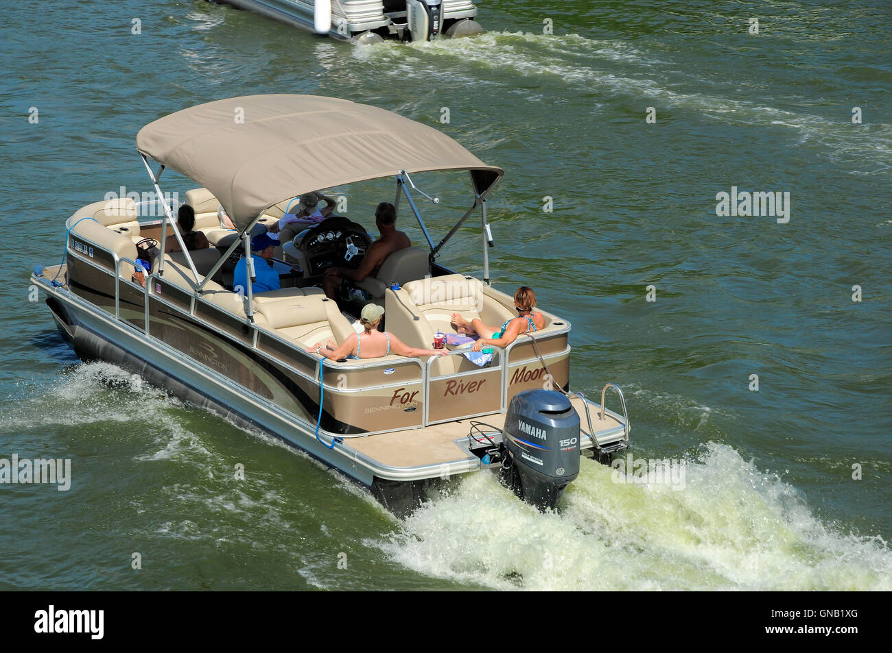 Pontoon boat family hi-res stock photography and images - Alamy