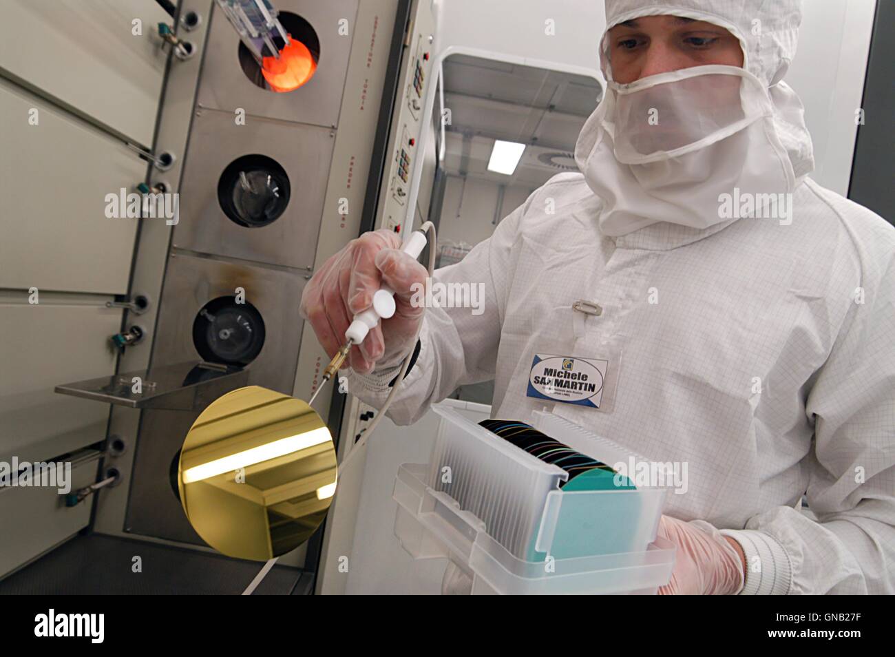 Chip clean room clean room protective hi-res stock photography and ...