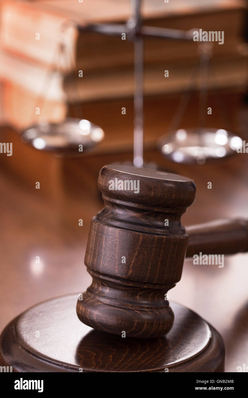 Judge gavel books hi-res stock photography and images - Alamy