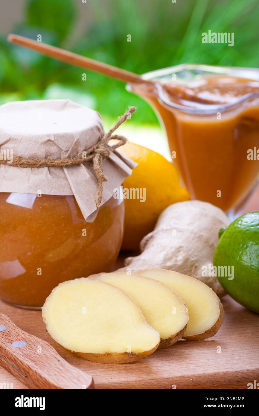 Chinese ginger jar hi-res stock photography and images - Alamy