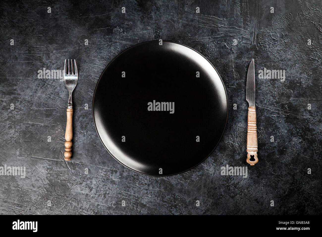 Empty black plate Stock Photo - Alamy