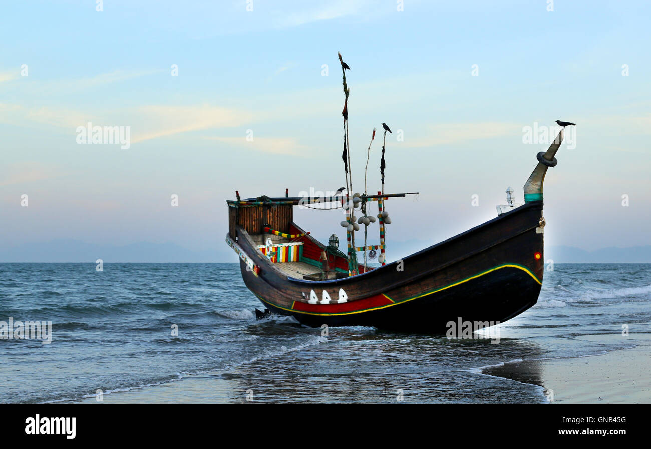 Bengal traditional boat hi-res stock photography and images - Alamy