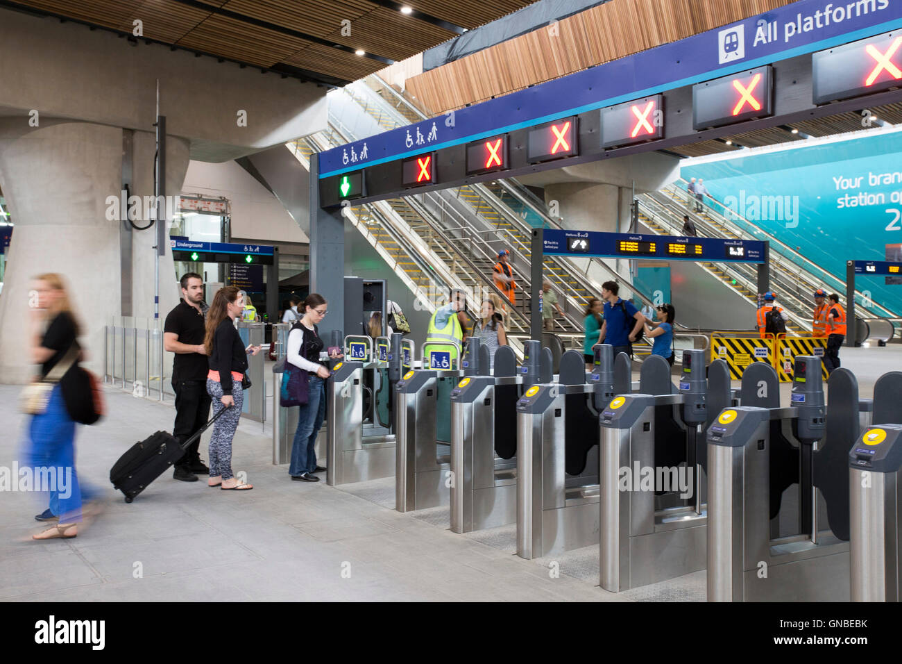 Members of the public try out the new concourse and platforms at London ...