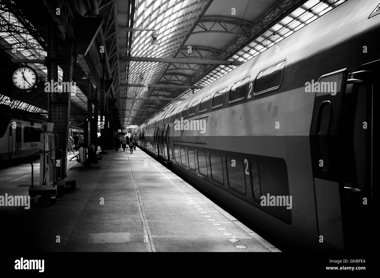 Platform at Amsterdam train station Stock Photo - Alamy