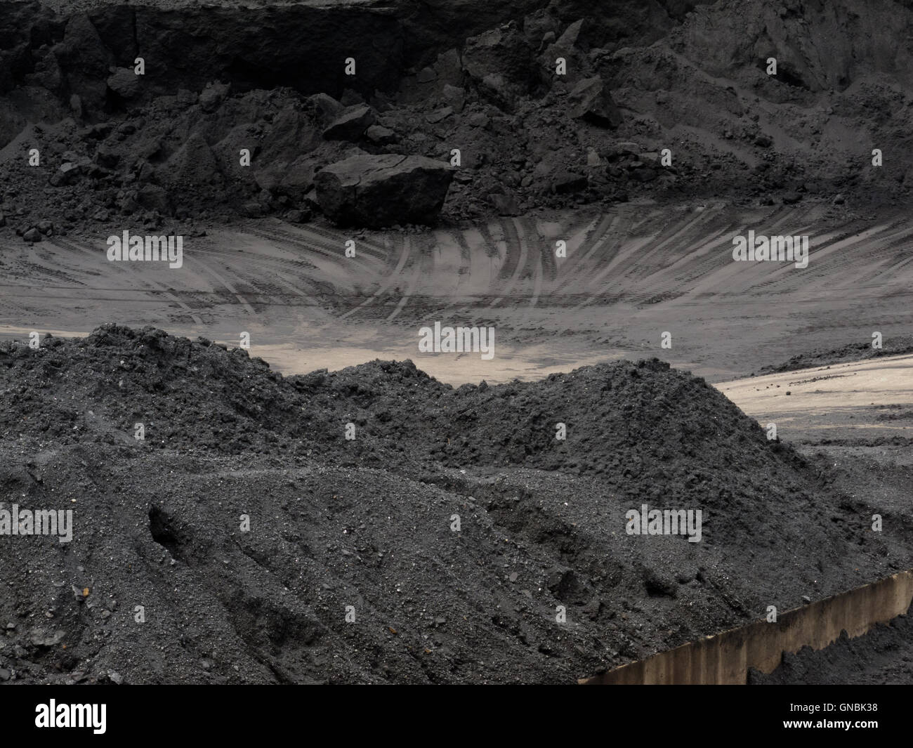 Coal storage site hi-res stock photography and images - Alamy