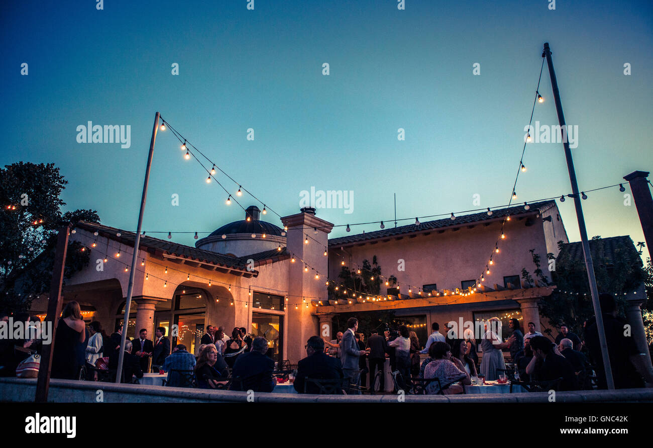 Outside dinner party hi-res stock photography and images - Alamy