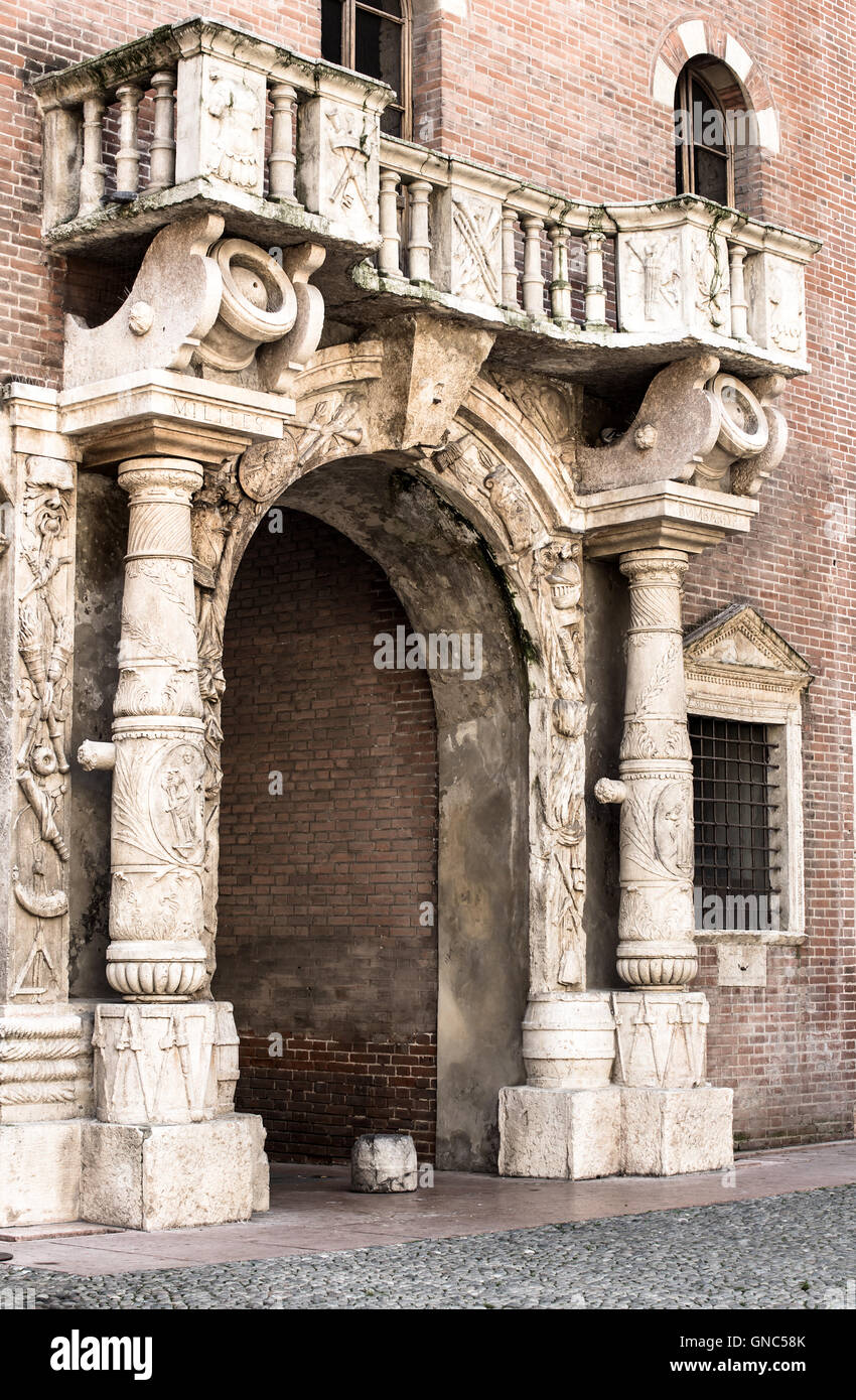 Medieval arch hi-res stock photography and images - Alamy