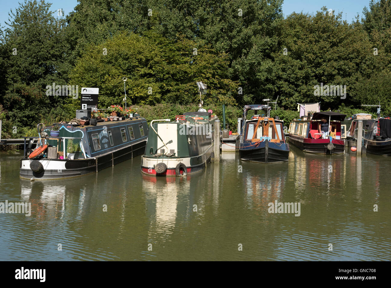 Long term canal moorings hi-res stock photography and images - Alamy