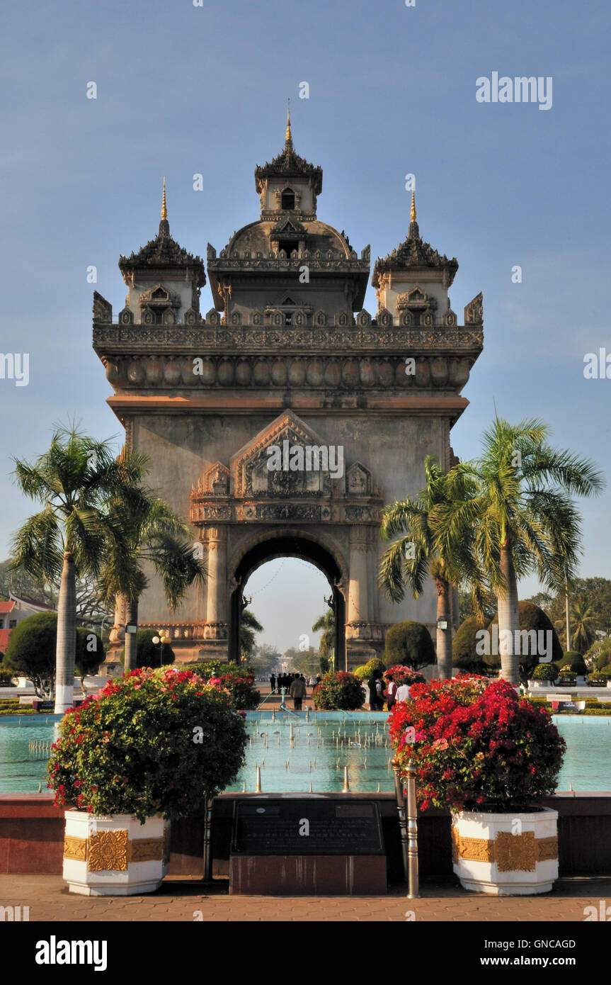 Vientiane, Patuxai Gate With Pool Stock Photo - Alamy