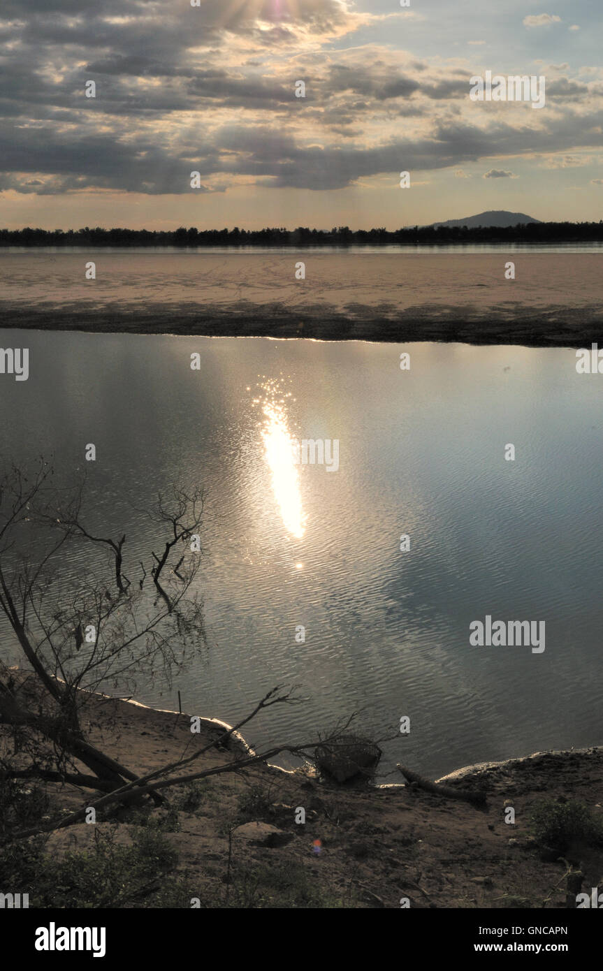 Don Daeng, The Mekong River At Sunset Stock Photo - Alamy