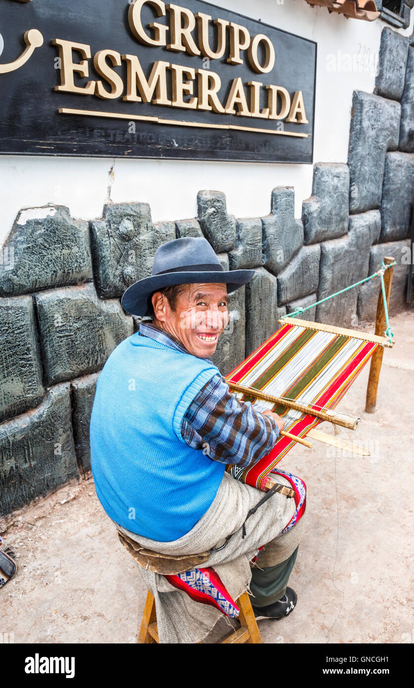 Man weaving rug hi-res stock photography and images - Alamy