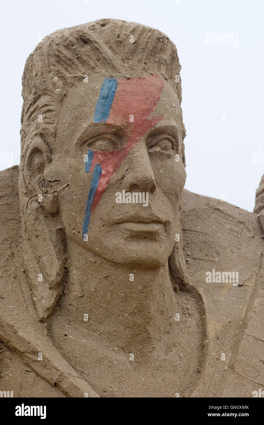 Aladdin Sane Bowie High Resolution Stock Photography and Images - Alamy
