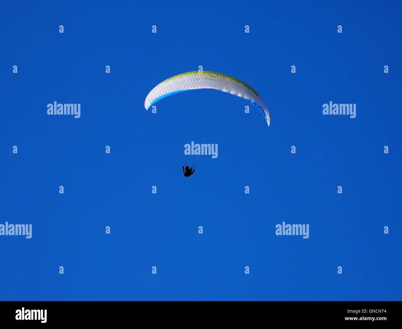 Ascending parachutes hi-res stock photography and images - Alamy
