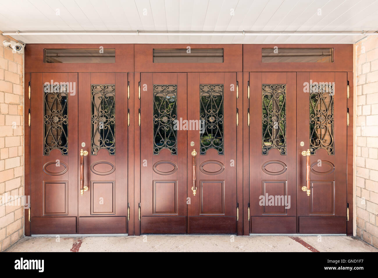 Entrance of the modern business city office building Stock Photo - Alamy