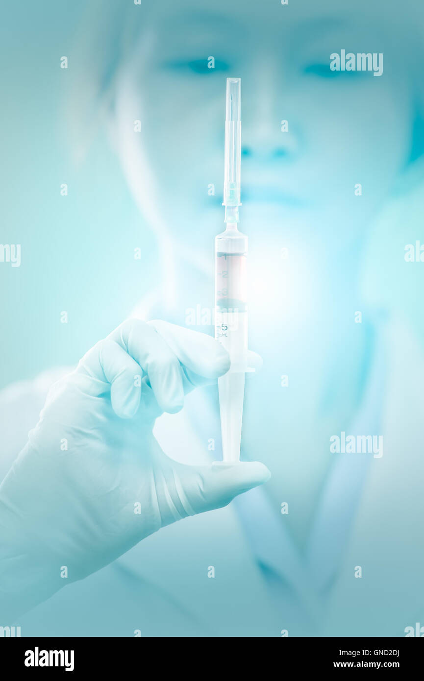 Doctor using syringe in hi-res stock photography and images - Alamy