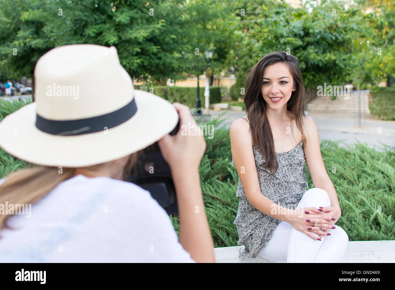 Modern friends hi-res stock photography and images - Alamy