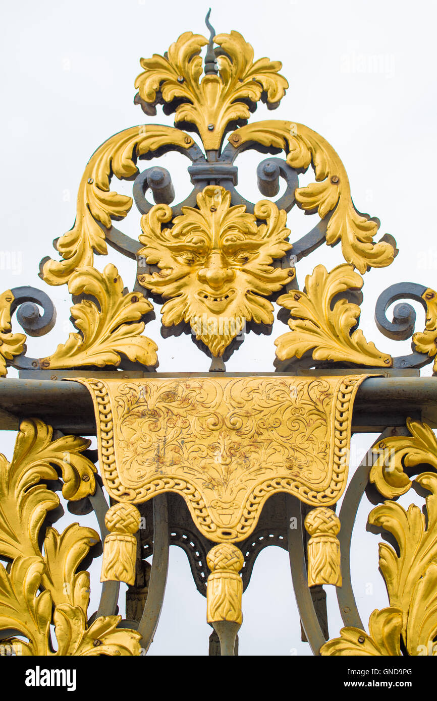 Gilded face on a gate at Hampton Court palace, London Stock Photo - Alamy