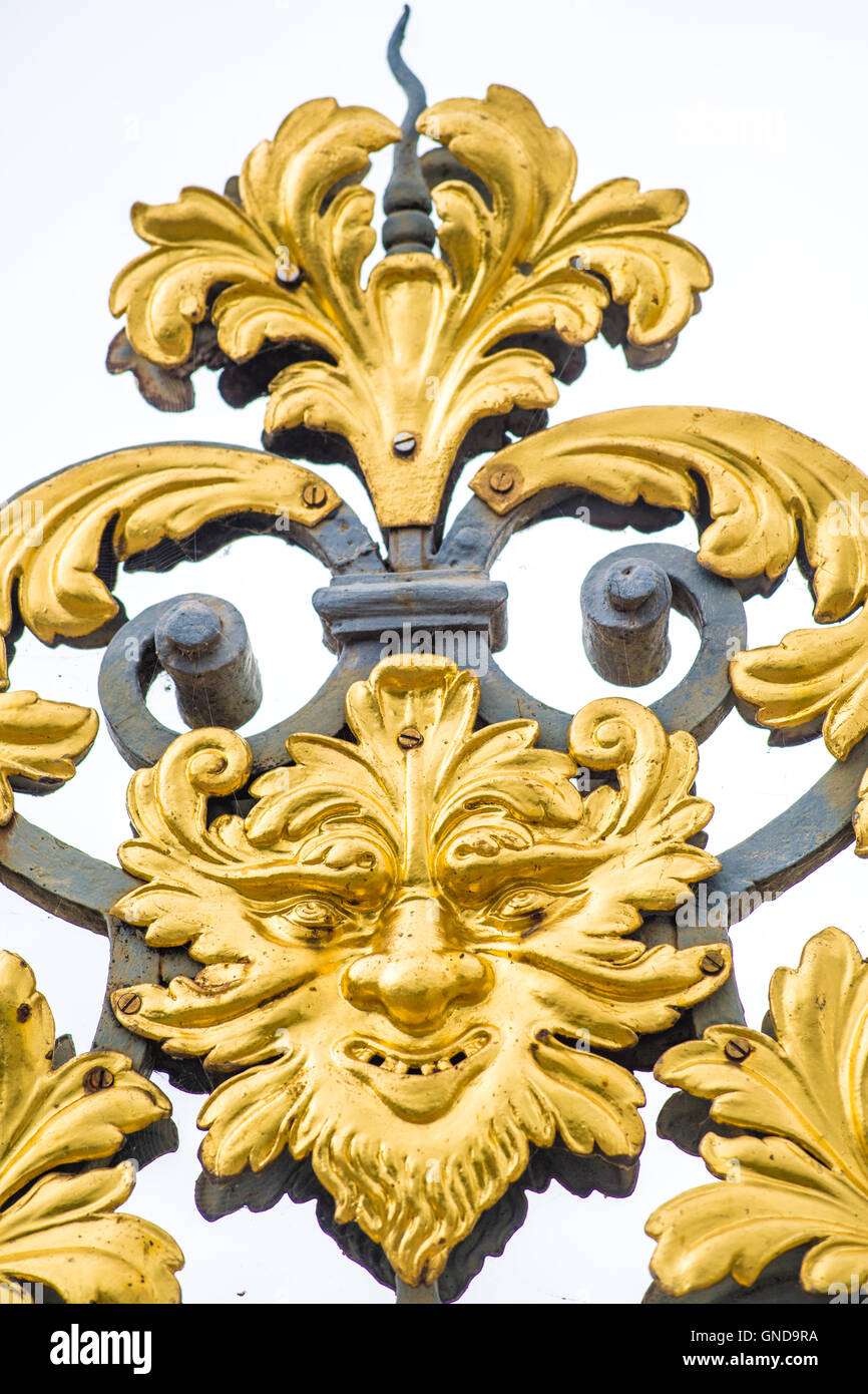 Gilded face on a gate at Hampton Court palace, London Stock Photo - Alamy