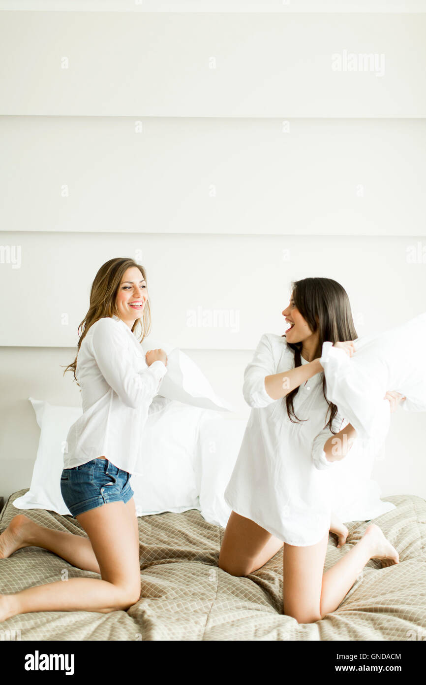 Women fight bedroom hi-res stock photography and images - Alamy