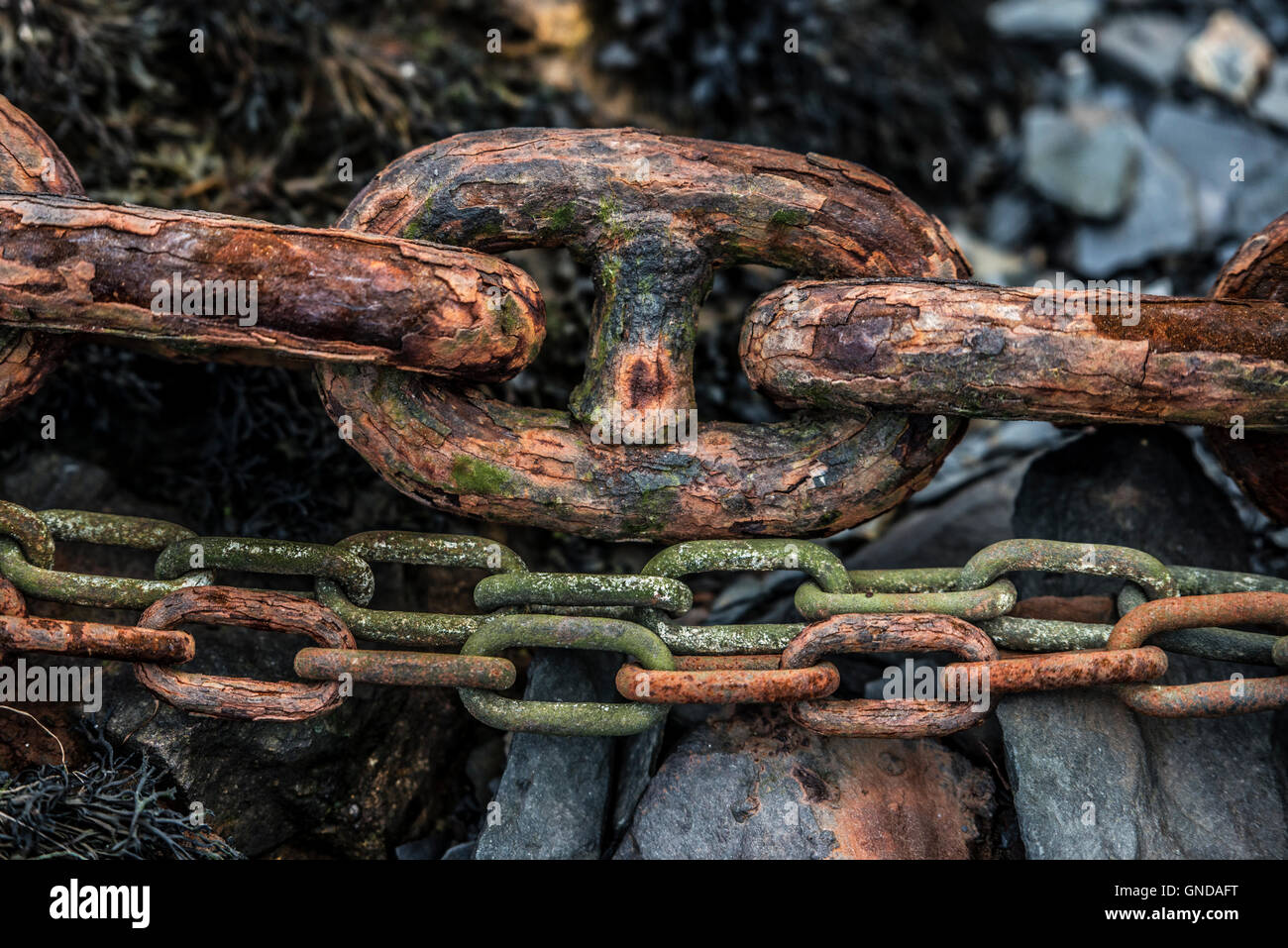 Rusty chains hi-res stock photography and images - Alamy