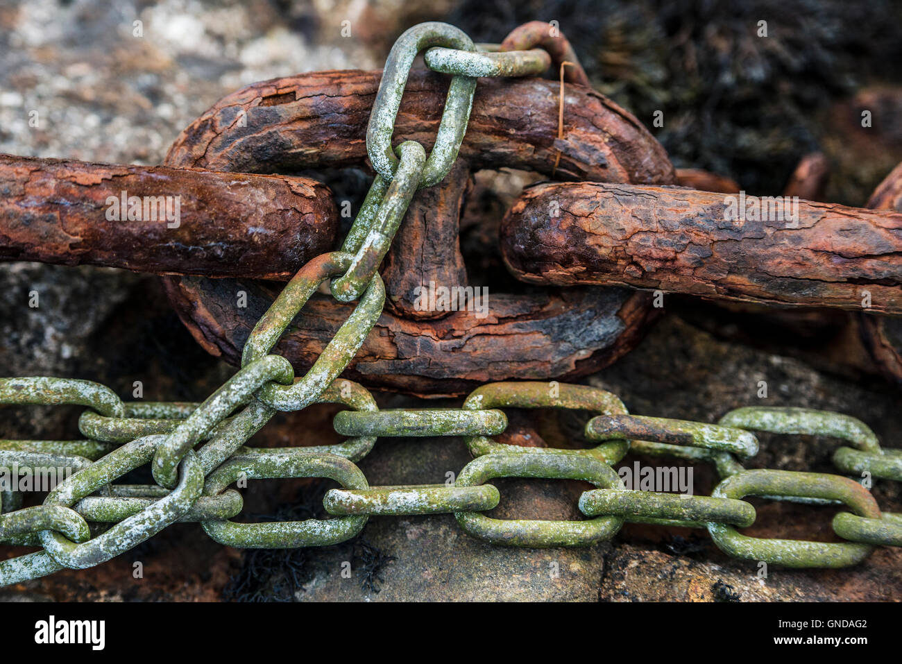 Rusty chains hi-res stock photography and images - Alamy