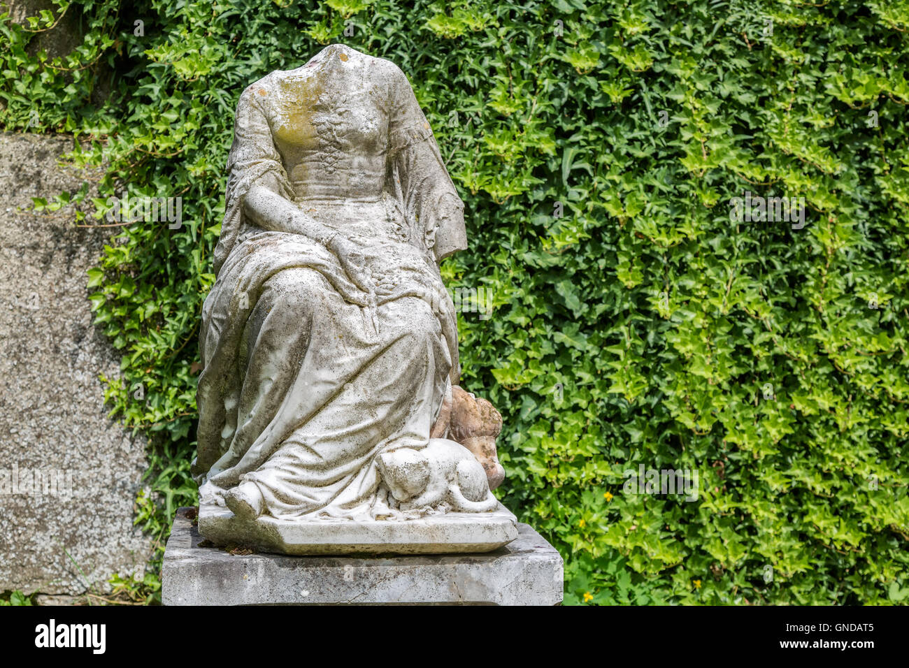Statue without head hi-res stock photography and images - Alamy
