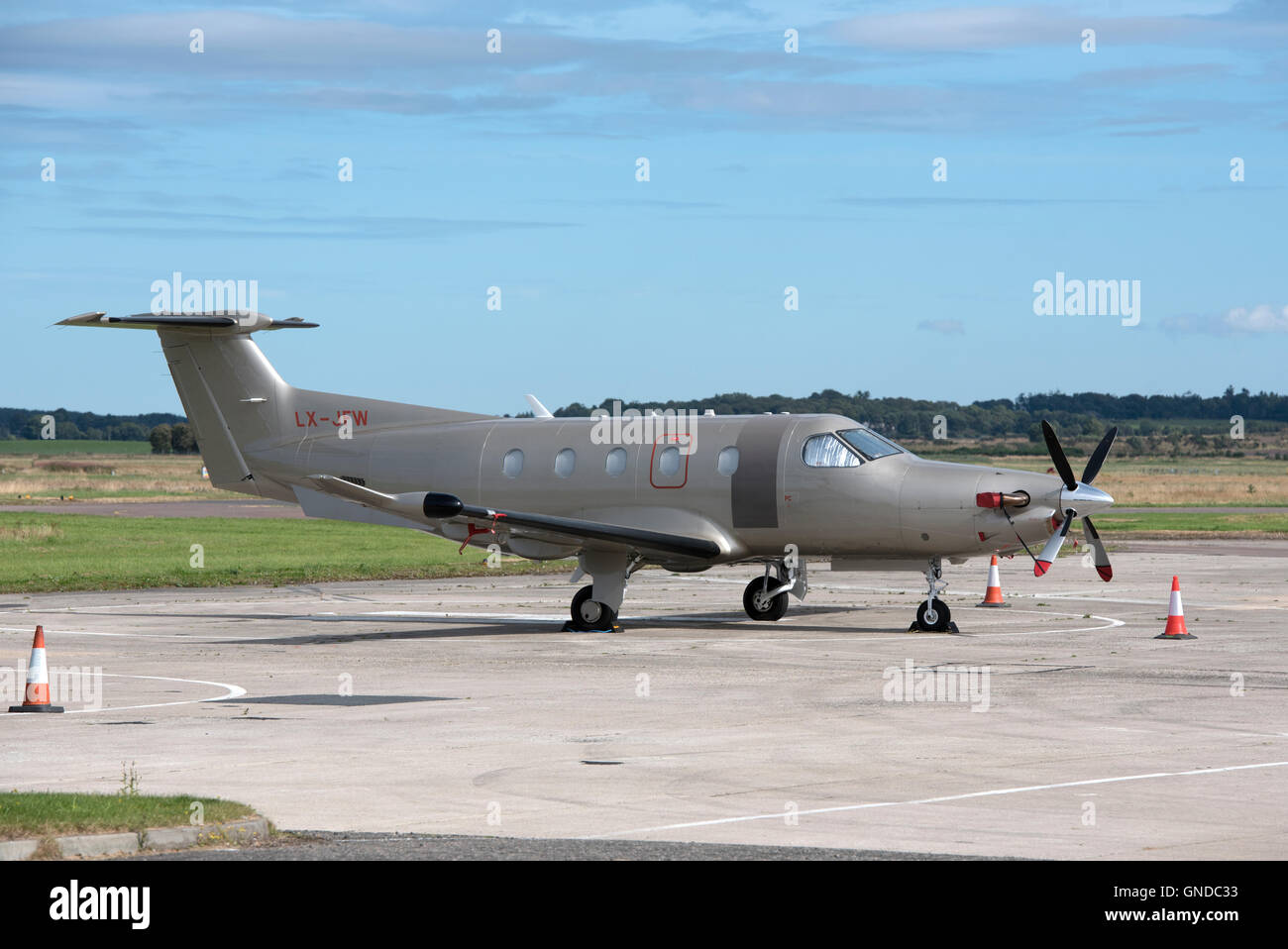 Pilatus pc 12 cockpit hi-res stock photography and images - Alamy