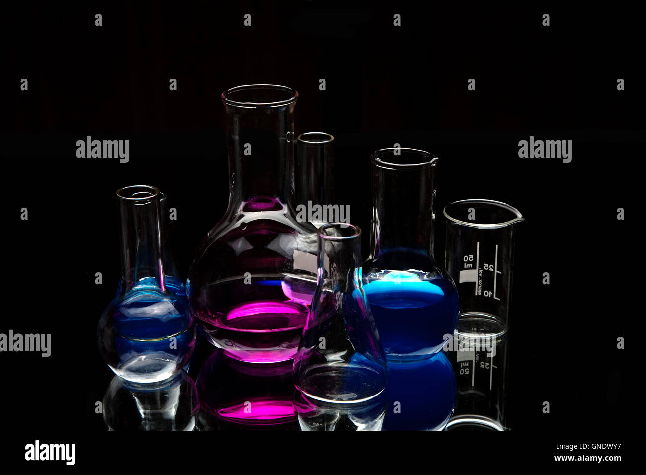 Chemical beaker black hi-res stock photography and images - Alamy
