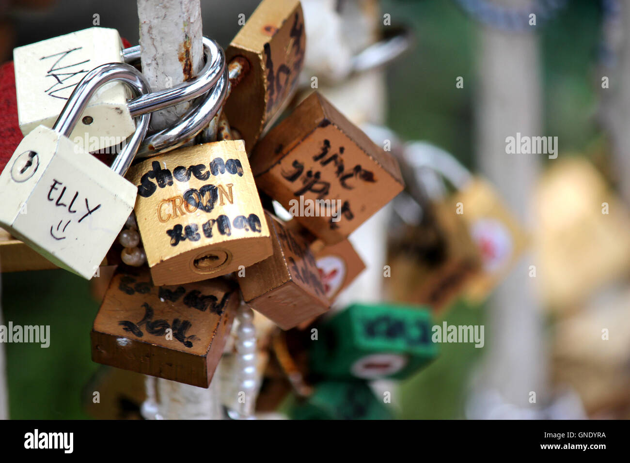Philippines. 29th Aug, 2016. Various “Love Locks” was tied of faith on ...