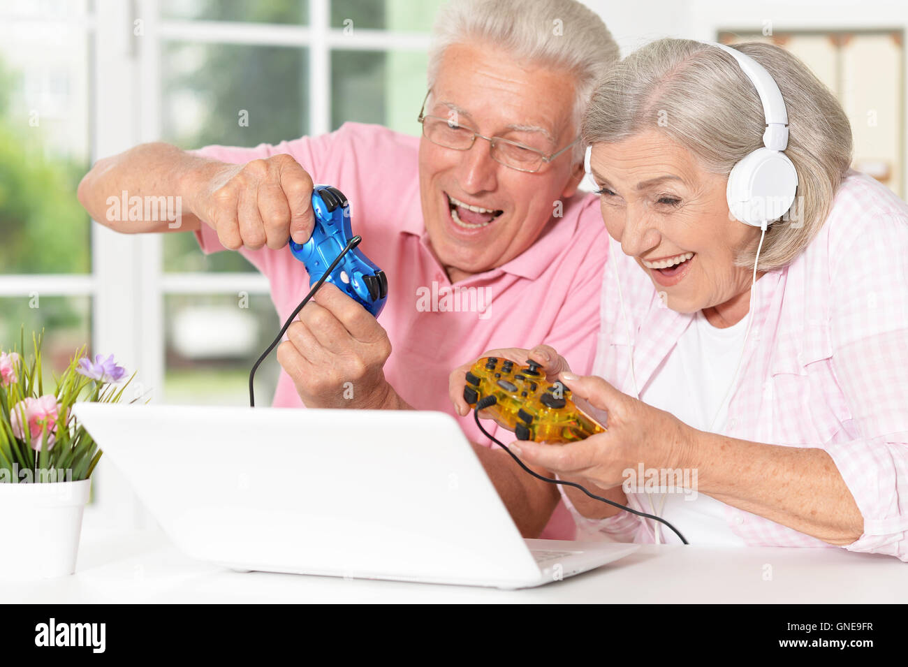 Old man playing on computer hi-res stock photography and images - Alamy
