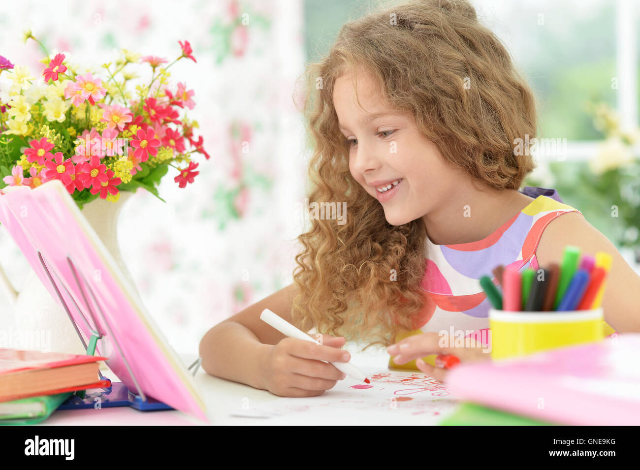 Portrait of Little girl drawing Stock Photo - Alamy