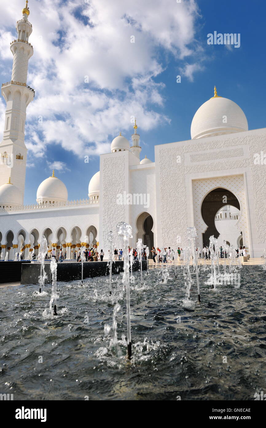 sheikh zayed mosque Stock Photo - Alamy