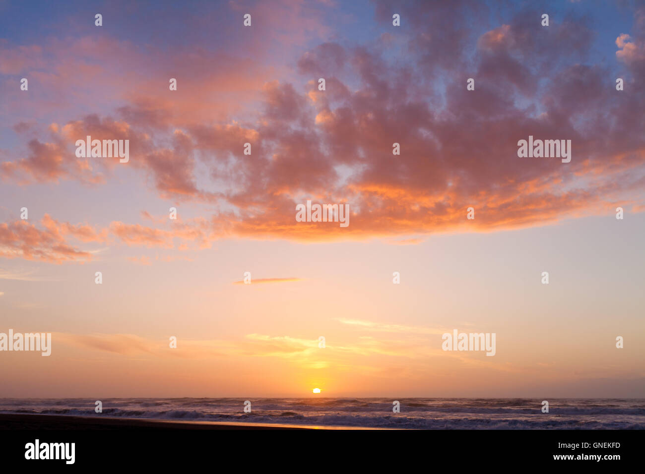 Colorful cloudy sunset beach hi-res stock photography and images - Alamy