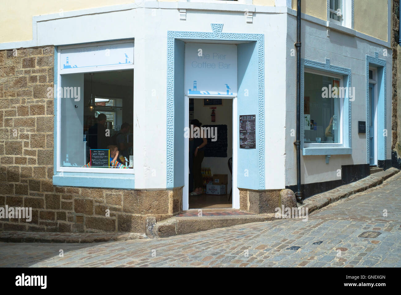 Pier cafe hi-res stock photography and images - Alamy