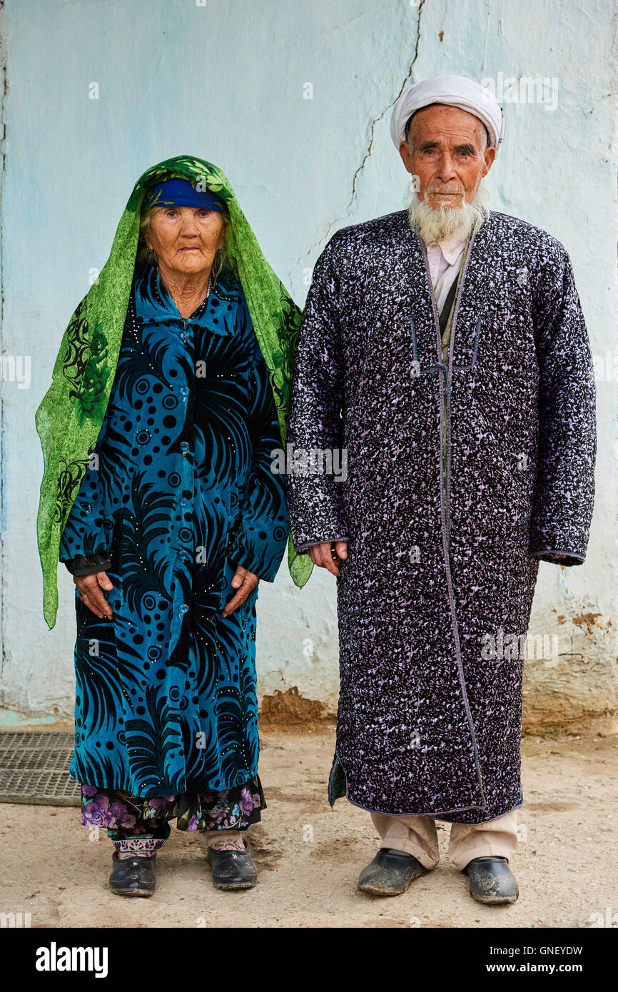 Uzbekistan, Kachka Daria region, near Chakhrisabz, Uzbek family Stock ...