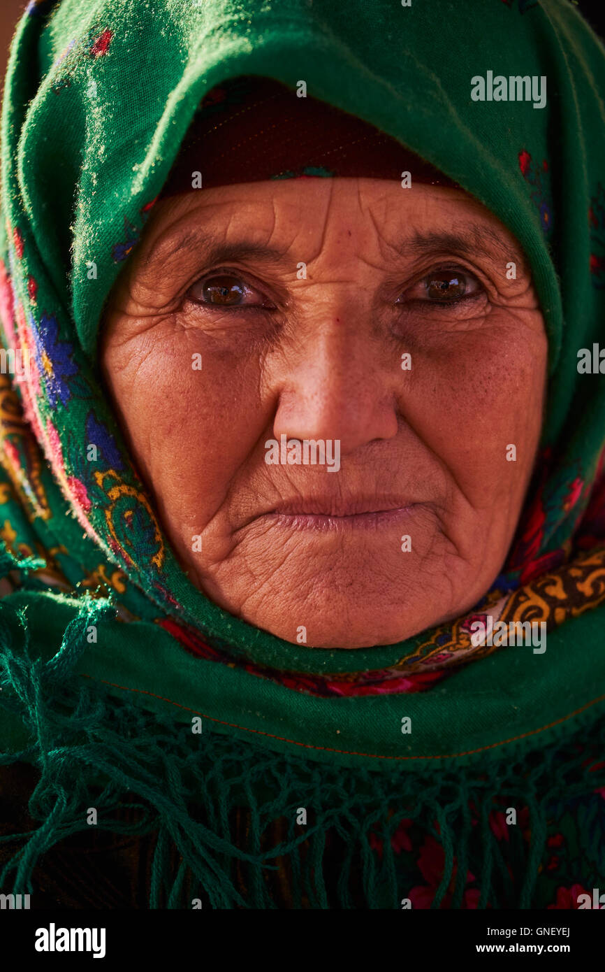 Uzbekistan woman hi-res stock photography and images - Alamy