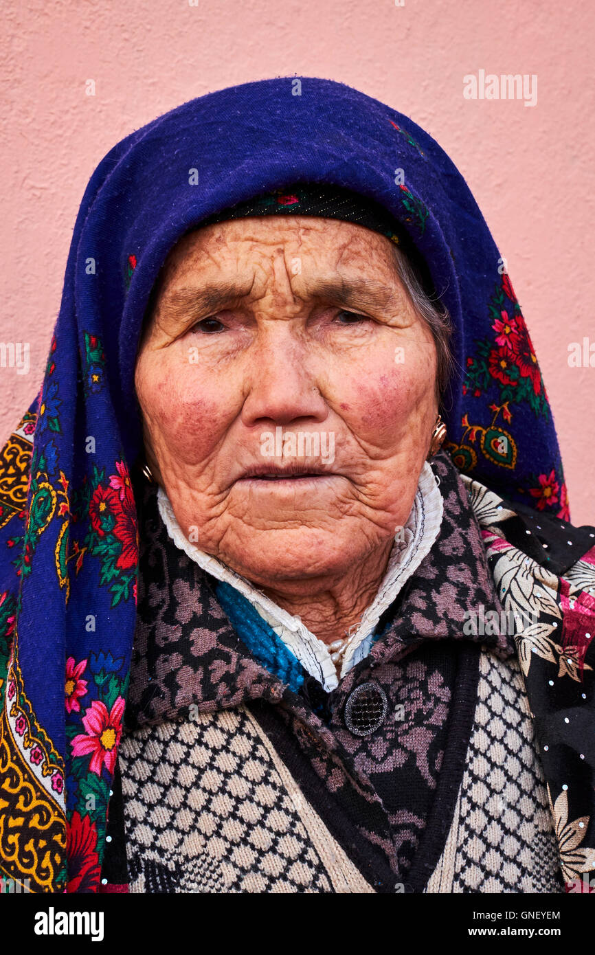Portrait uzbek woman uzbekistan hi-res stock photography and images - Alamy