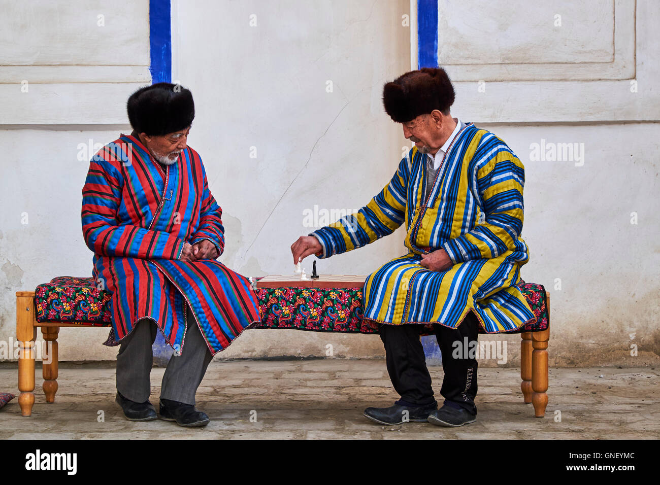 Uzbek men chapan chess hi-res stock photography and images - Alamy